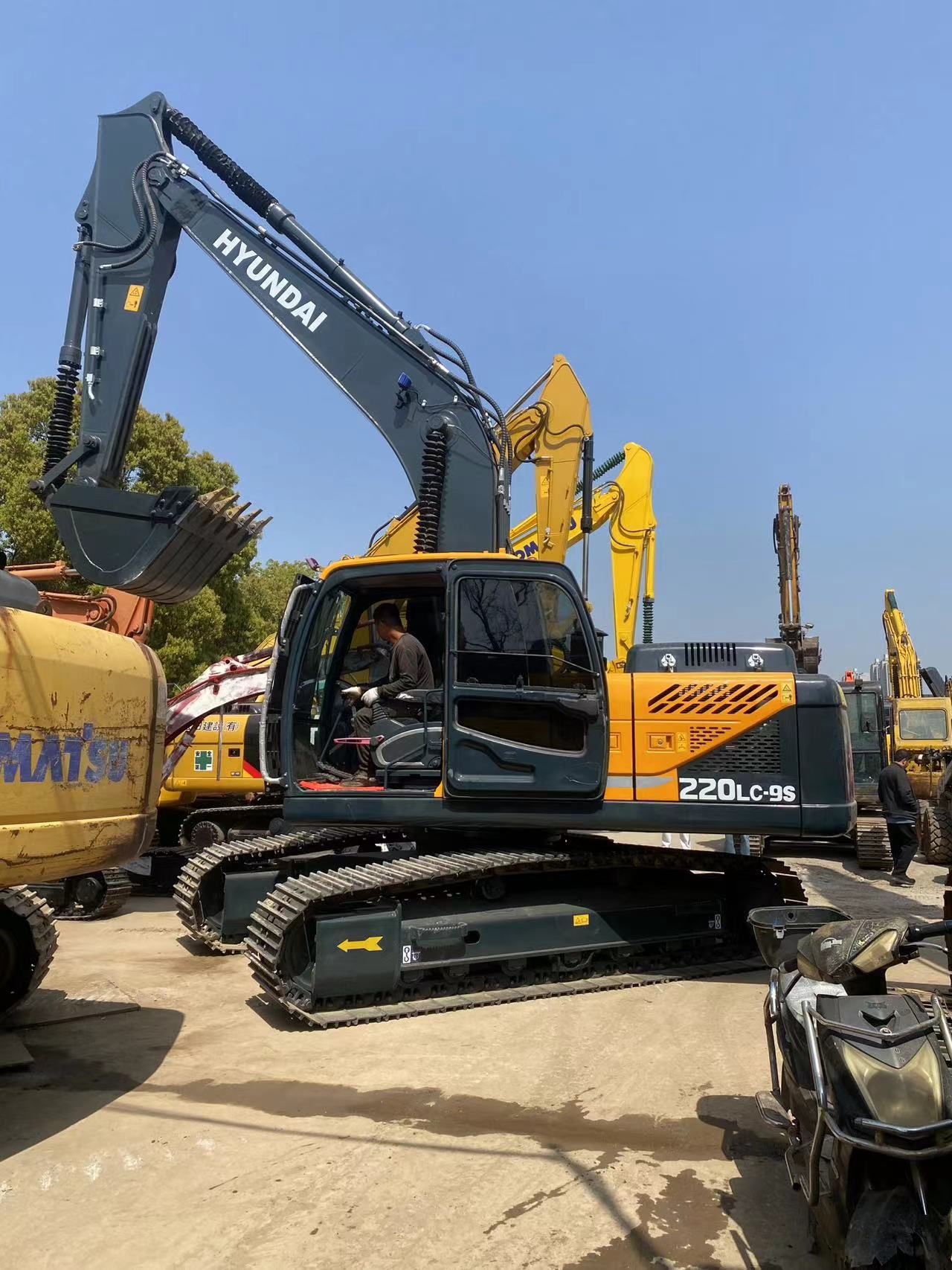 Buy Used Hyundai 220 Crawler Excavator R220lc~9s In Stock For Sale from ...