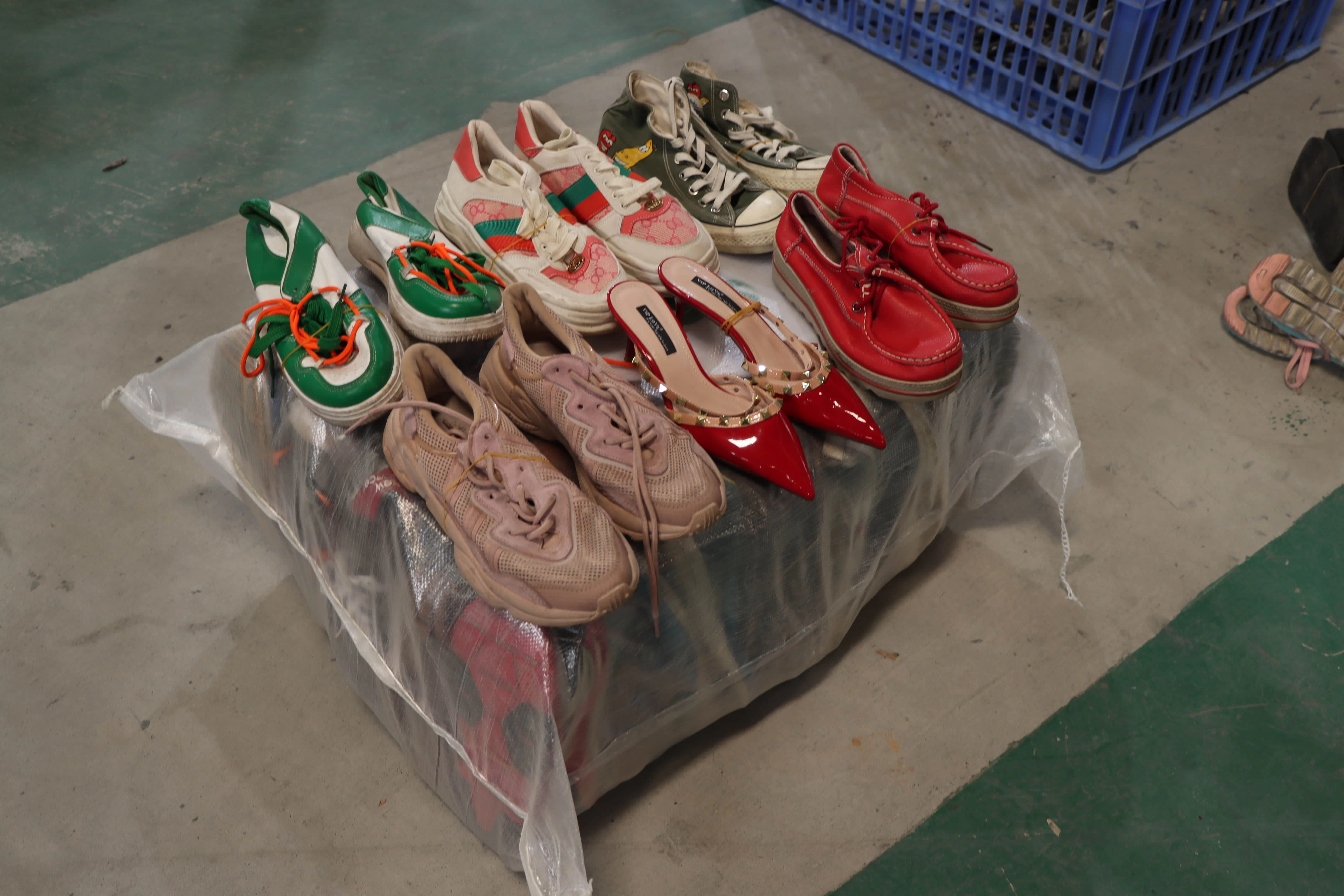 Buy Mix Shoes from Hissenglobal, China | Tradewheel.com