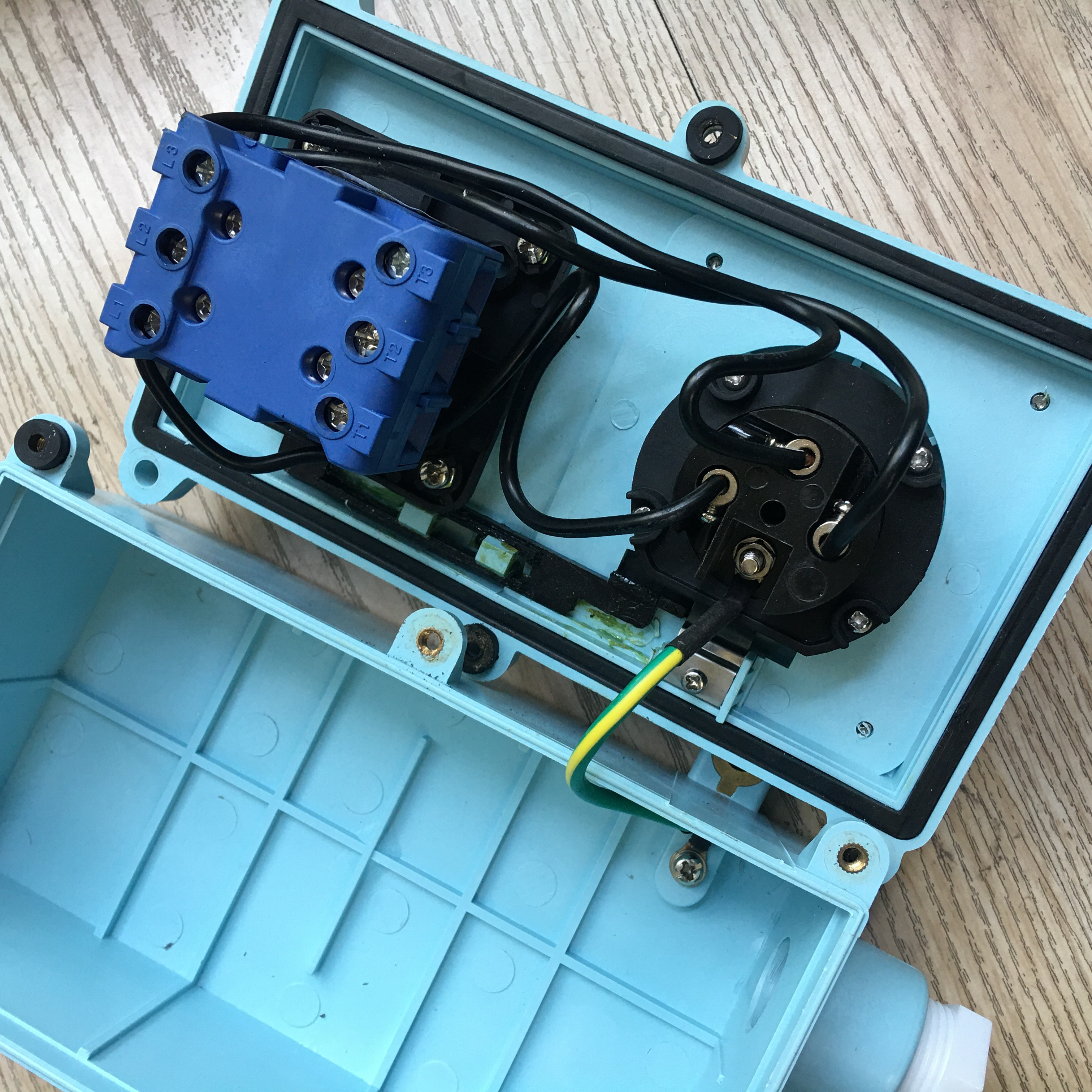 Buy Marine Ip56 380-460v 16a 792774 Watertight Iec Socket&switch Lock ...