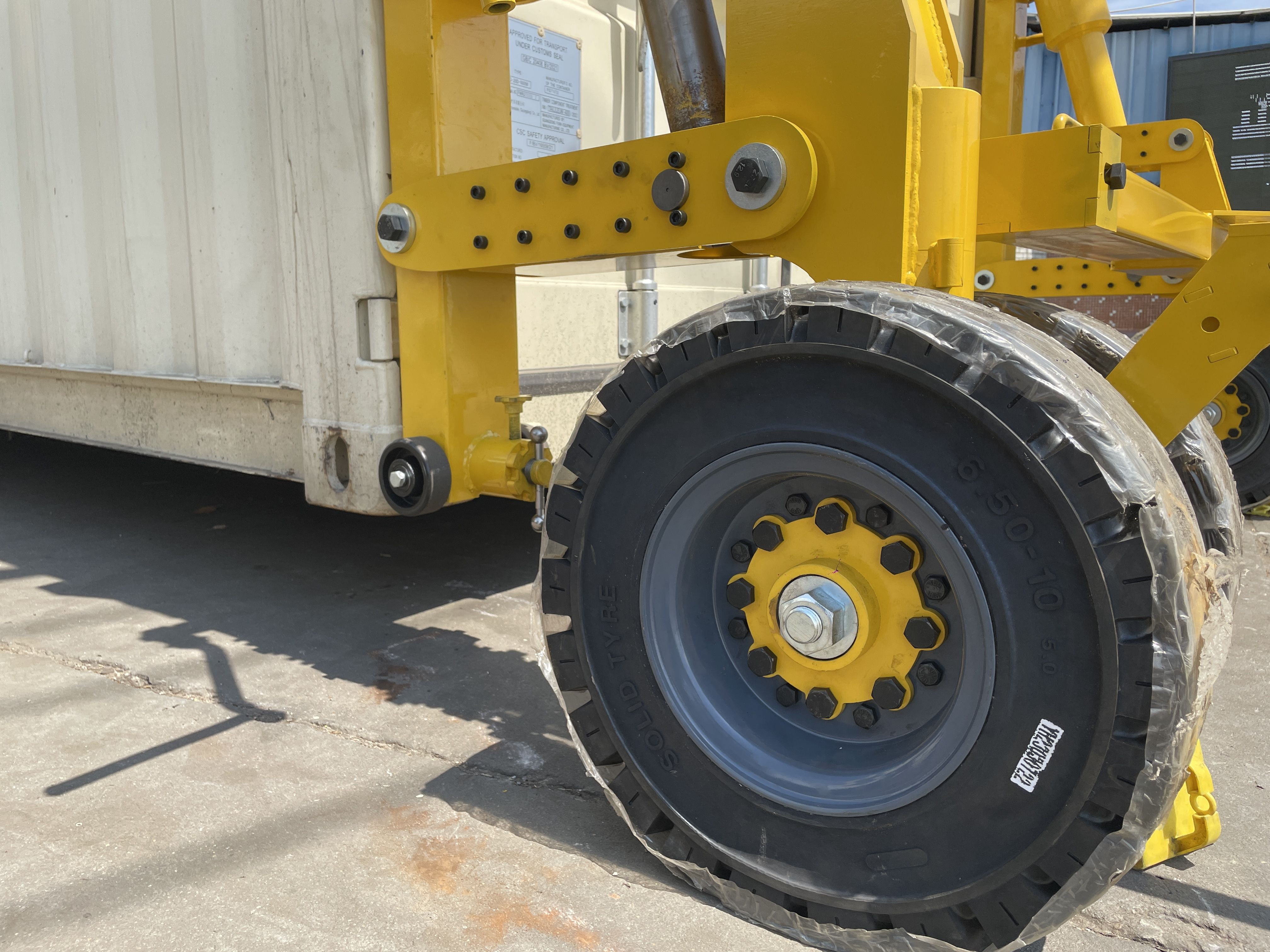 Buy Mechanical Lifting Container Casters Container Lifting Devices With Twistlocks For Shipping ...