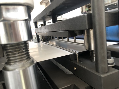 Buy High Speed Flatbed Label Logo Die Cutting Machine For Adhesive ...