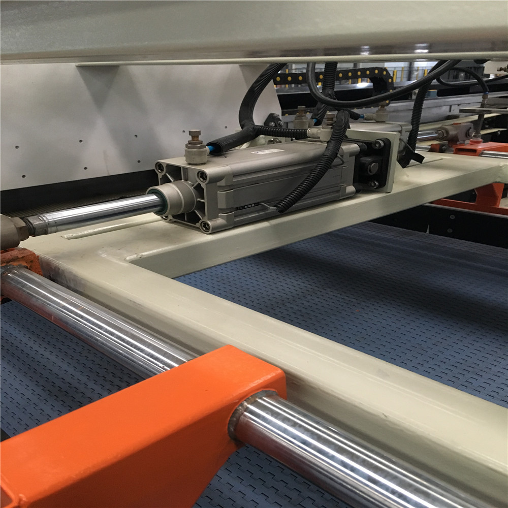 Buy Automatic Loading And Unloading Equipment For Production Line Of ...