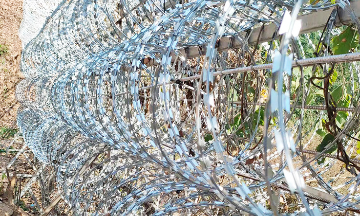 Buy Razor Wire from Hangzhou Beiheng Metal Products Co., Ltd., China ...