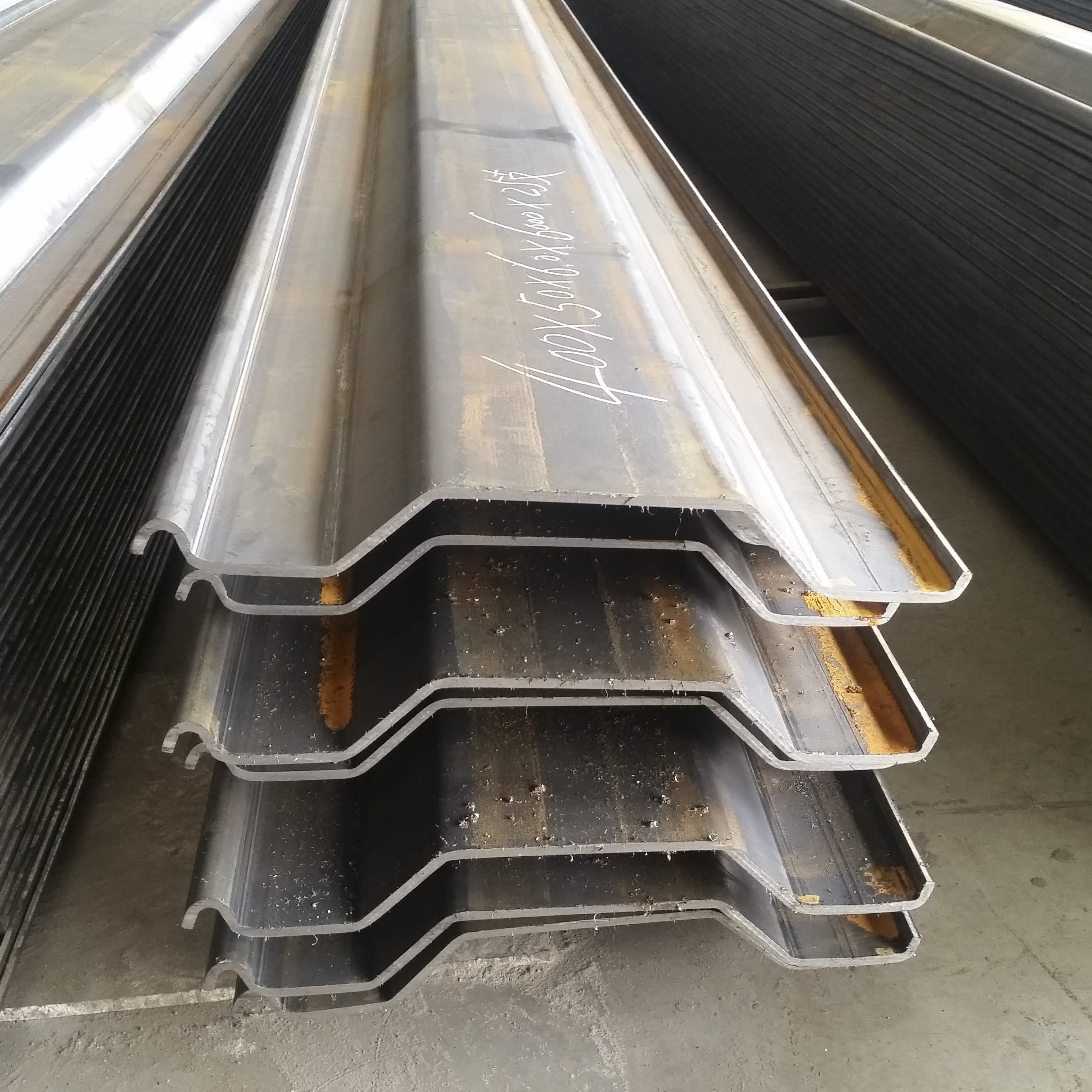 Buy Overlapping And Interlocking Steel Trench Sheet Sheeting from ...