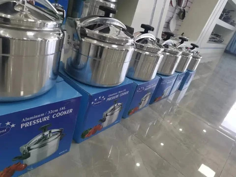 Buy Explosion Proof Bakeliter Handle Pressure Cookers Multiple Safety ...