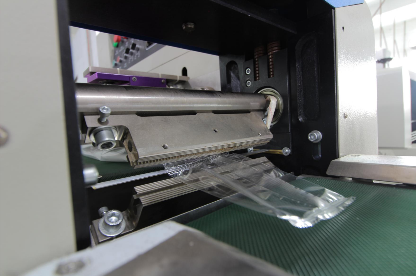 Buy Full Automatic Long Material And Strip Like Product Packing Machine ...