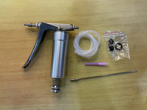 Buy Metal Veterinary Continuous Syringe For Livestock And Poultry from ...