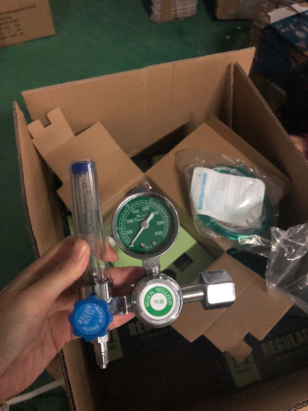 Buy Medical Oxygen Flow Meter With Humidifier And Diss Connector from ...