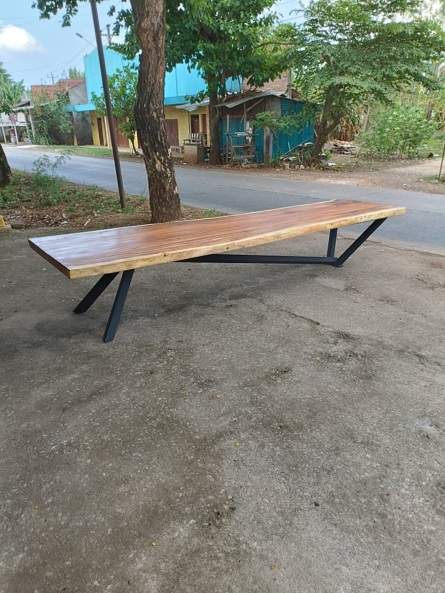 Buy Luxury Solid Conference Table from CV. ADILLAH BERKAH FURNITURE, Indonesia | Tradewheel.com