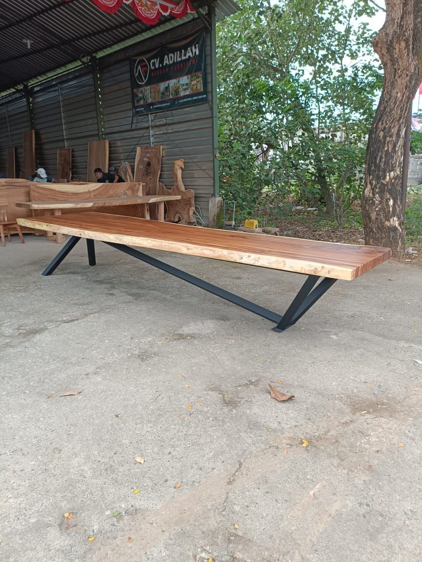 Buy Luxury Solid Conference Table from CV. ADILLAH BERKAH FURNITURE, Indonesia | Tradewheel.com