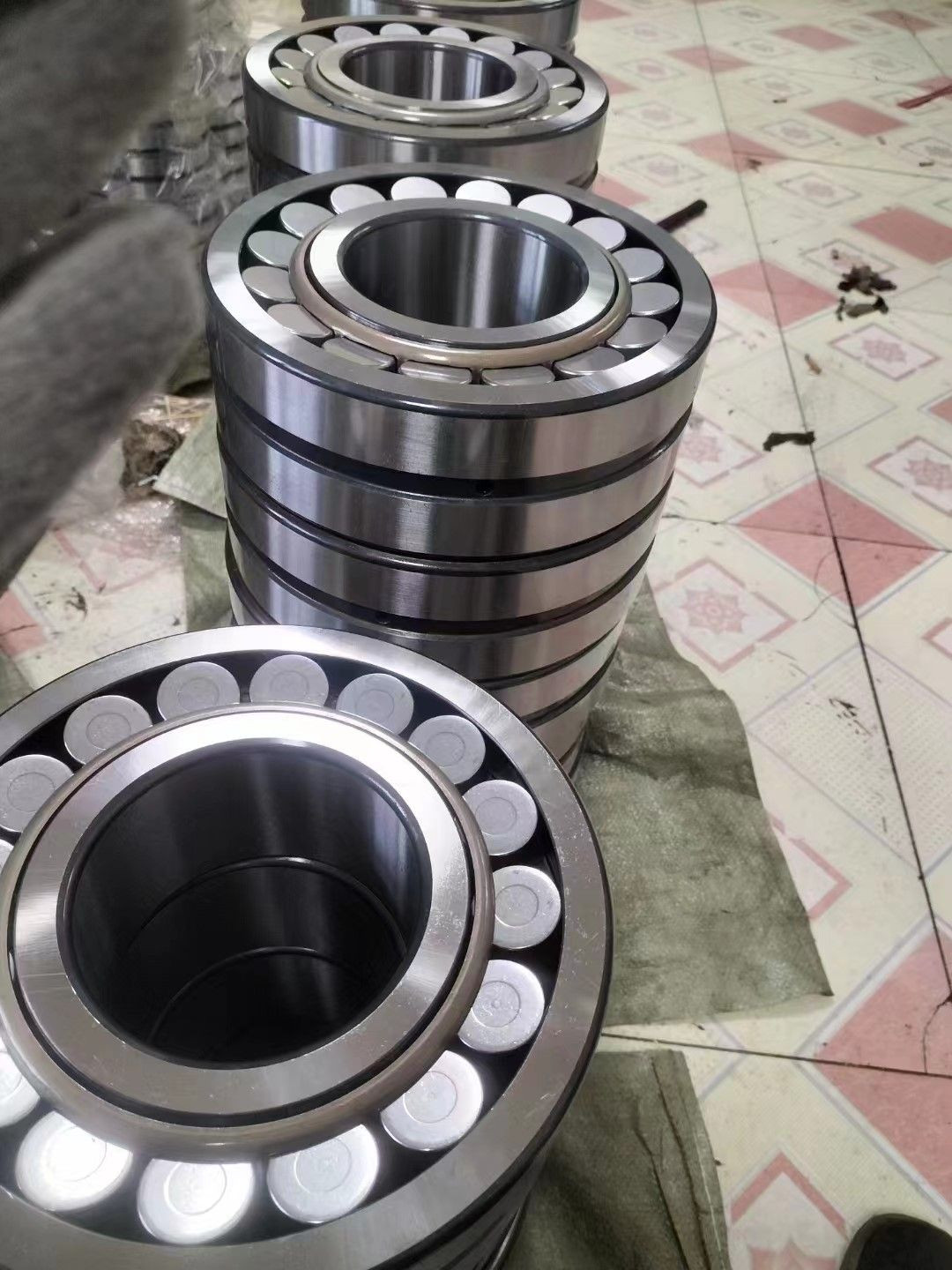 Buy Spherical Roller Bearing from Shanghai Deruifu Precision Machinery ...