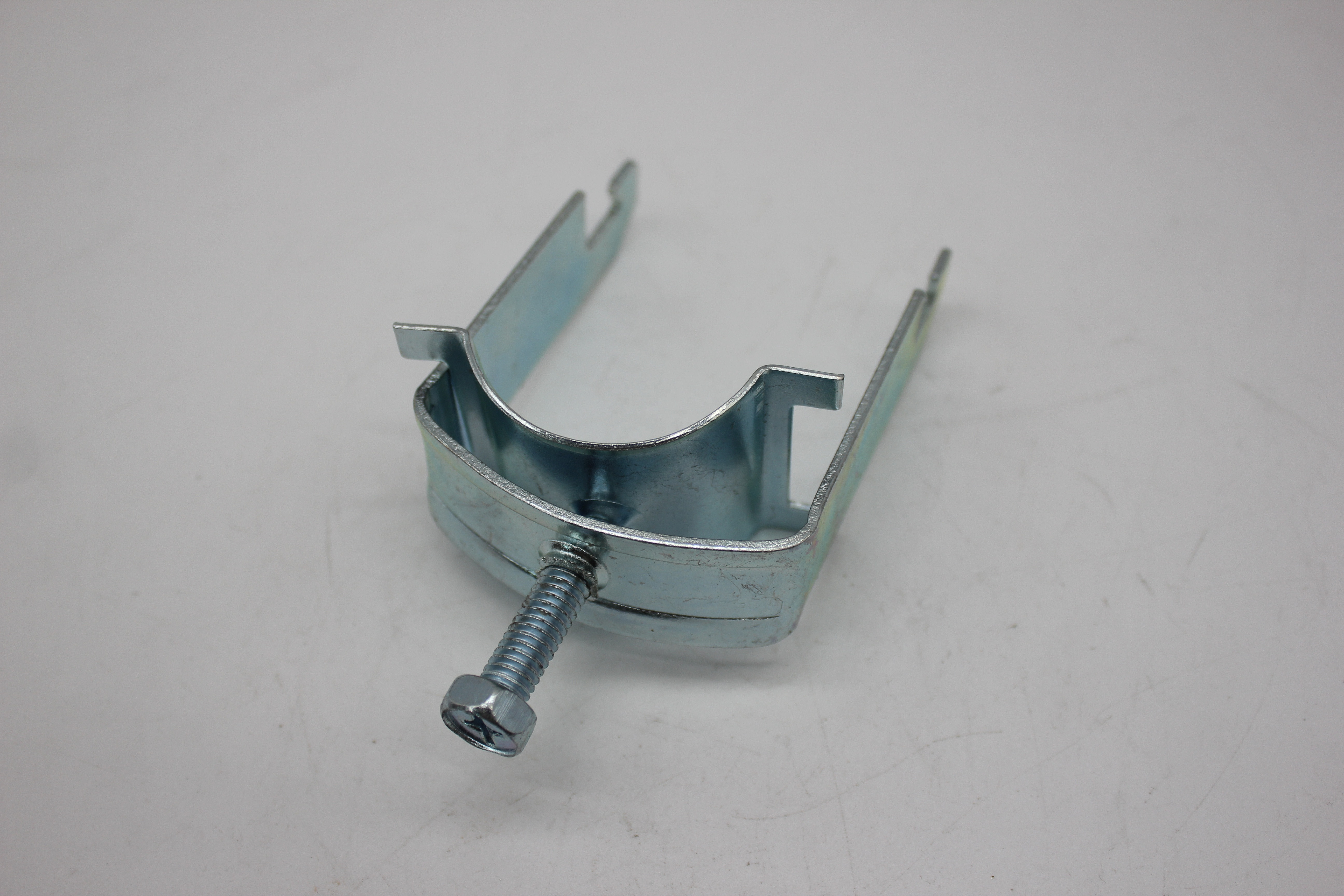 Buy Huyi One-piece Cable Heavey Pipe Clamp Different Size Conduit Clamp ...