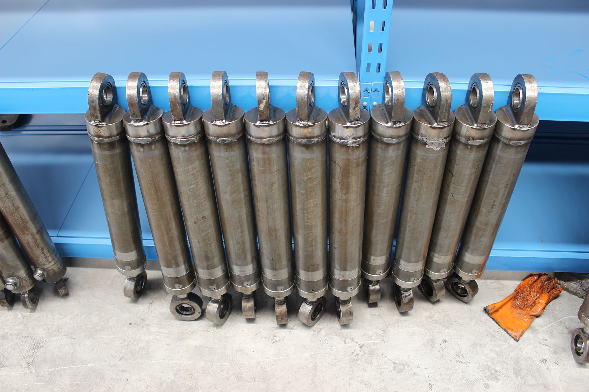 Buy Paver Hydraulic Cylinders, Leveling Cylinders, Hopper Cylinders ...