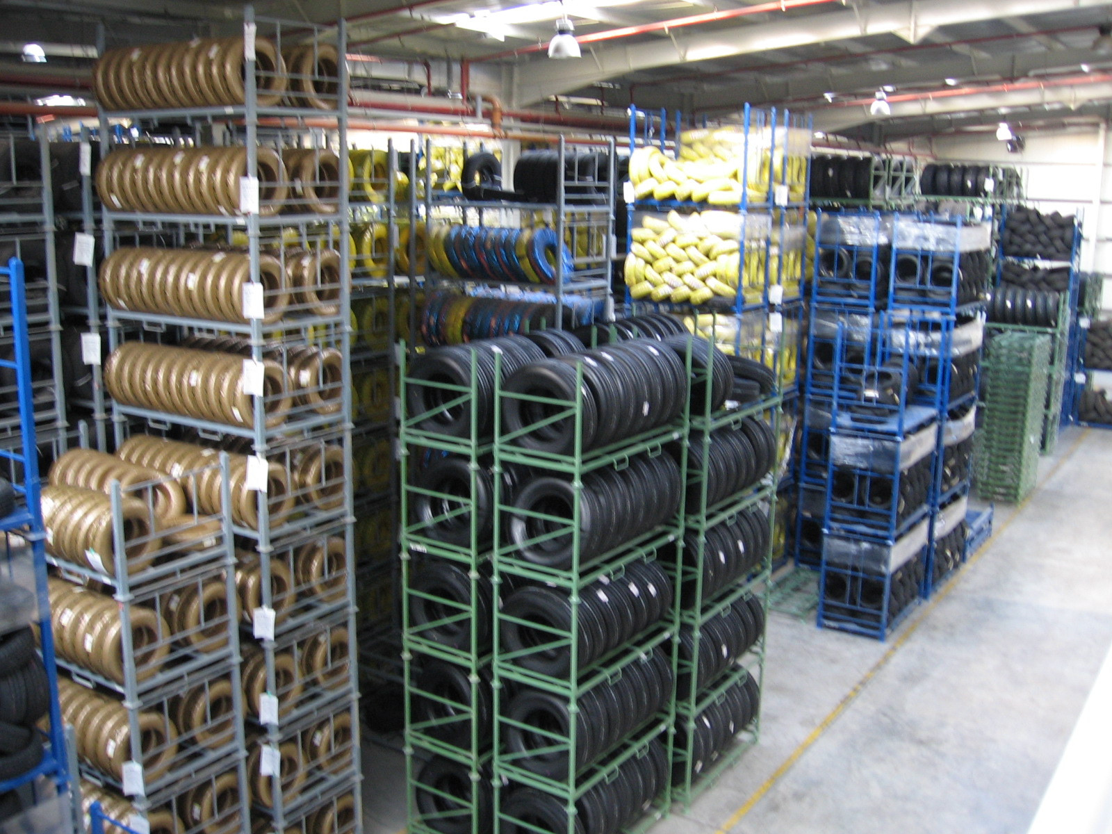 Buy 550kg Easy Handling Stackable Foldable Pallet Tire Storage Rack For ...