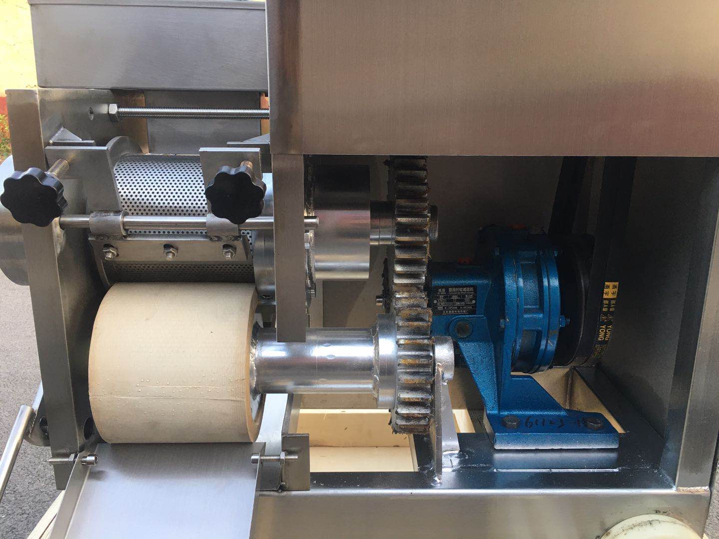 Buy Automatic Fish Meat Bone Separator/automatic Fish Deboner/fish ...