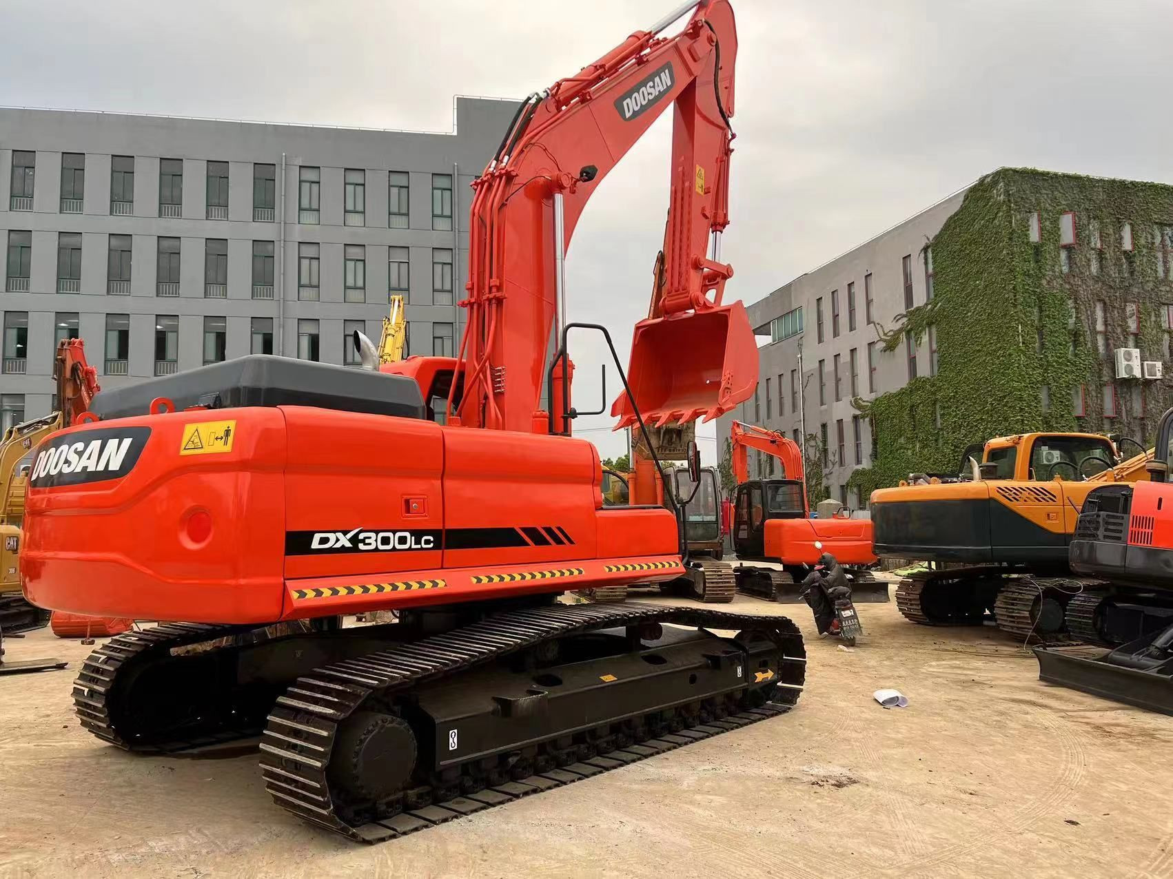 Buy Used Doosan Dx300 Excavator 30ton Chain Excavator For Sale from PF ...