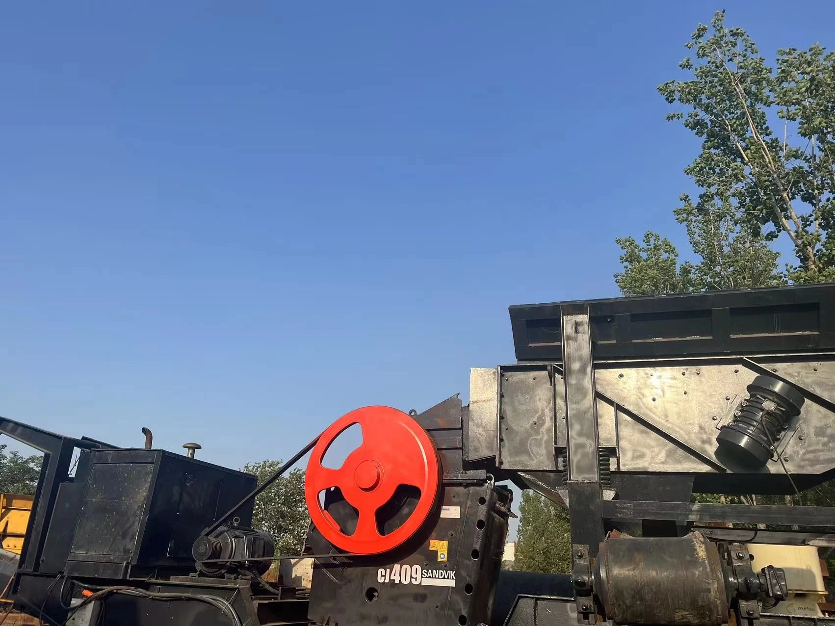 Buy Sandvik Cj409 Crawler Mobile Crusher from Shandong Mandelang Mining ...