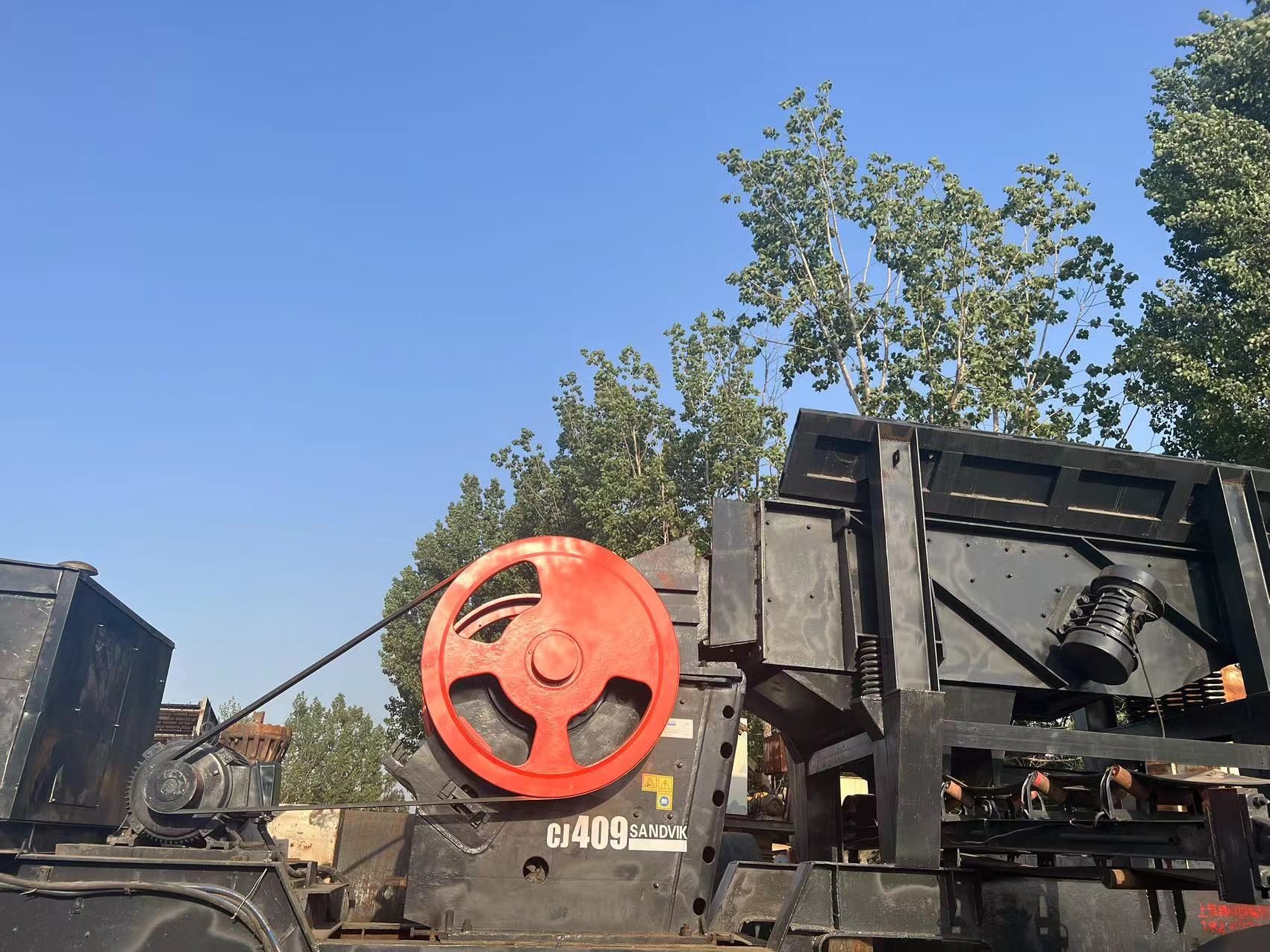 Buy Sandvik Cj409 Crawler Mobile Crusher from Shandong Mandelang Mining ...